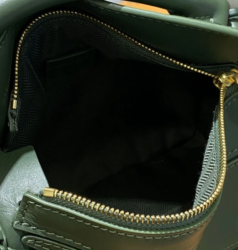Low-cost Loewe Puzzle Bags