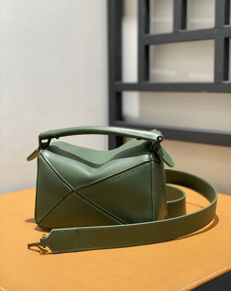 Low-cost Loewe Puzzle Bags