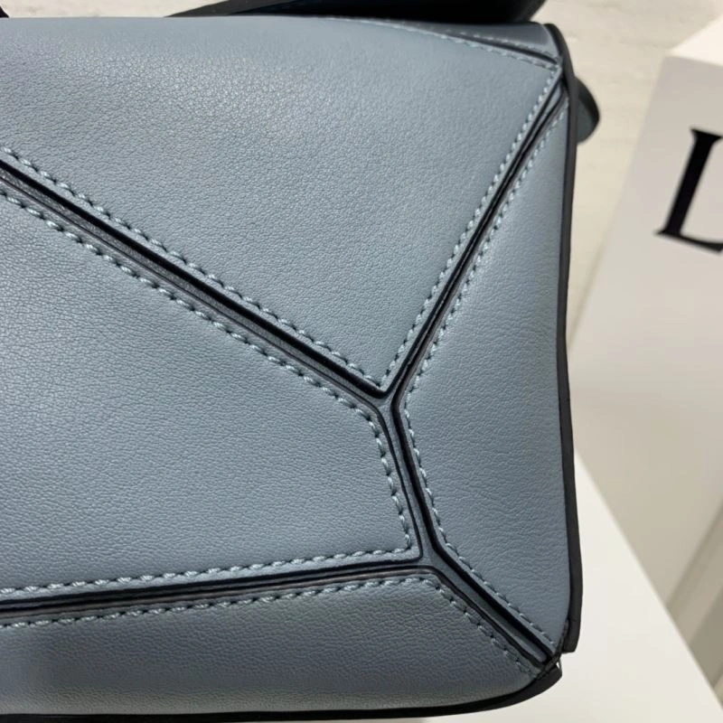 Low-cost Loewe Puzzle Bags