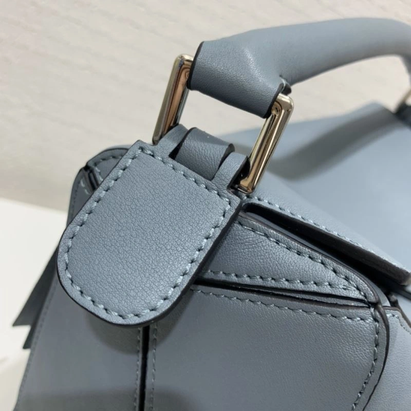 Low-cost Loewe Puzzle Bags