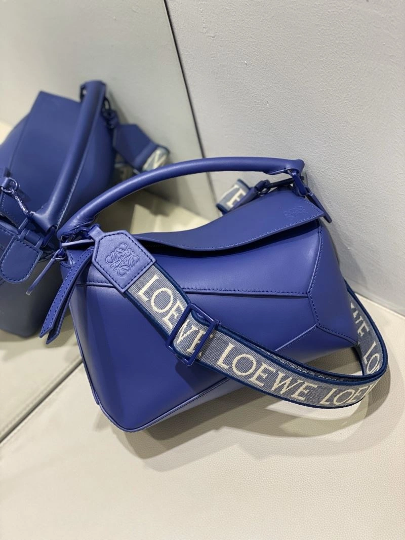 Low-cost Loewe Puzzle Bags