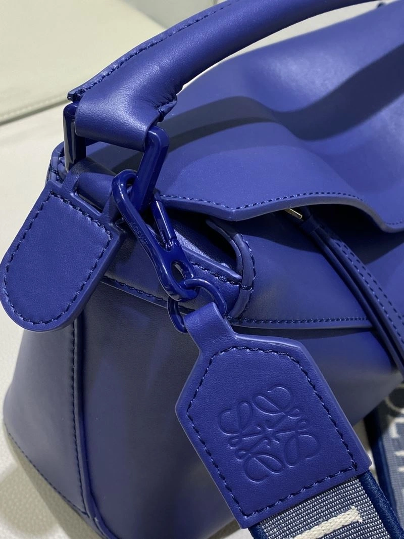 Low-cost Loewe Puzzle Bags