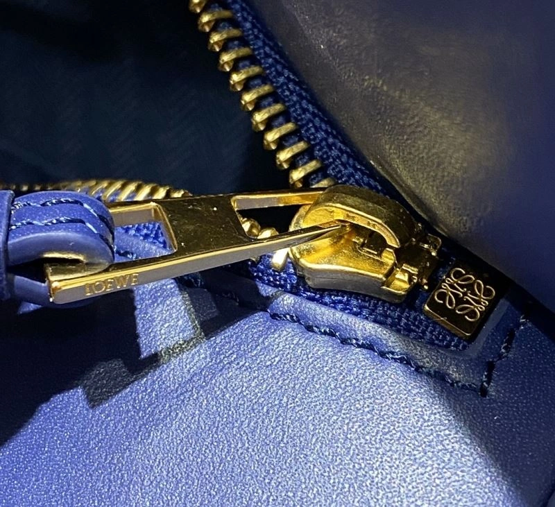Low-cost Loewe Puzzle Bags