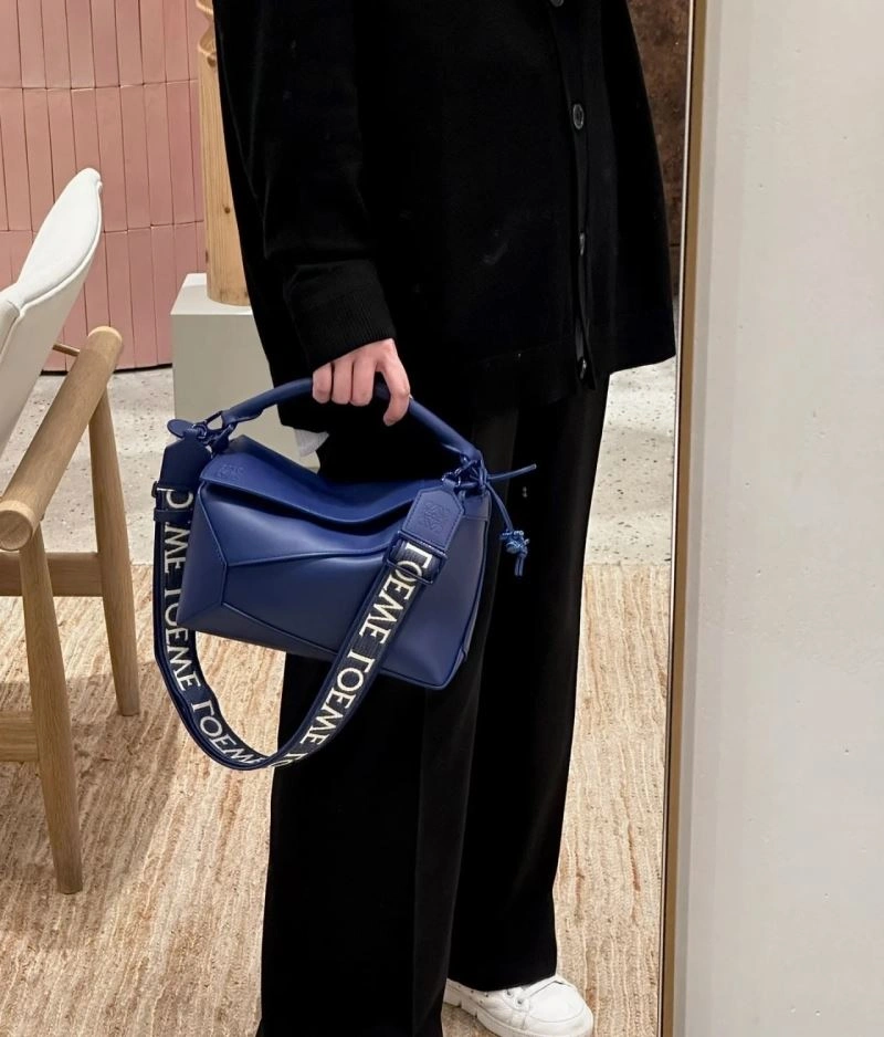 Low-cost Loewe Puzzle Bags