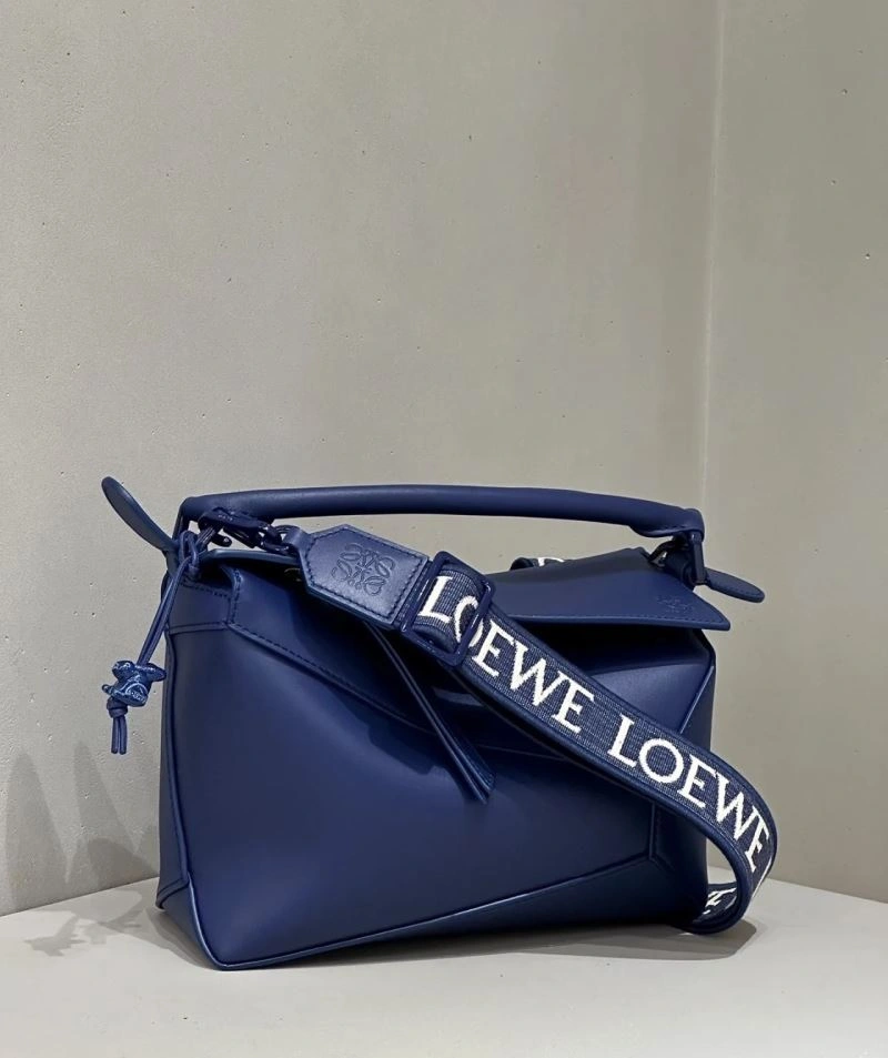 Low-cost Loewe Puzzle Bags