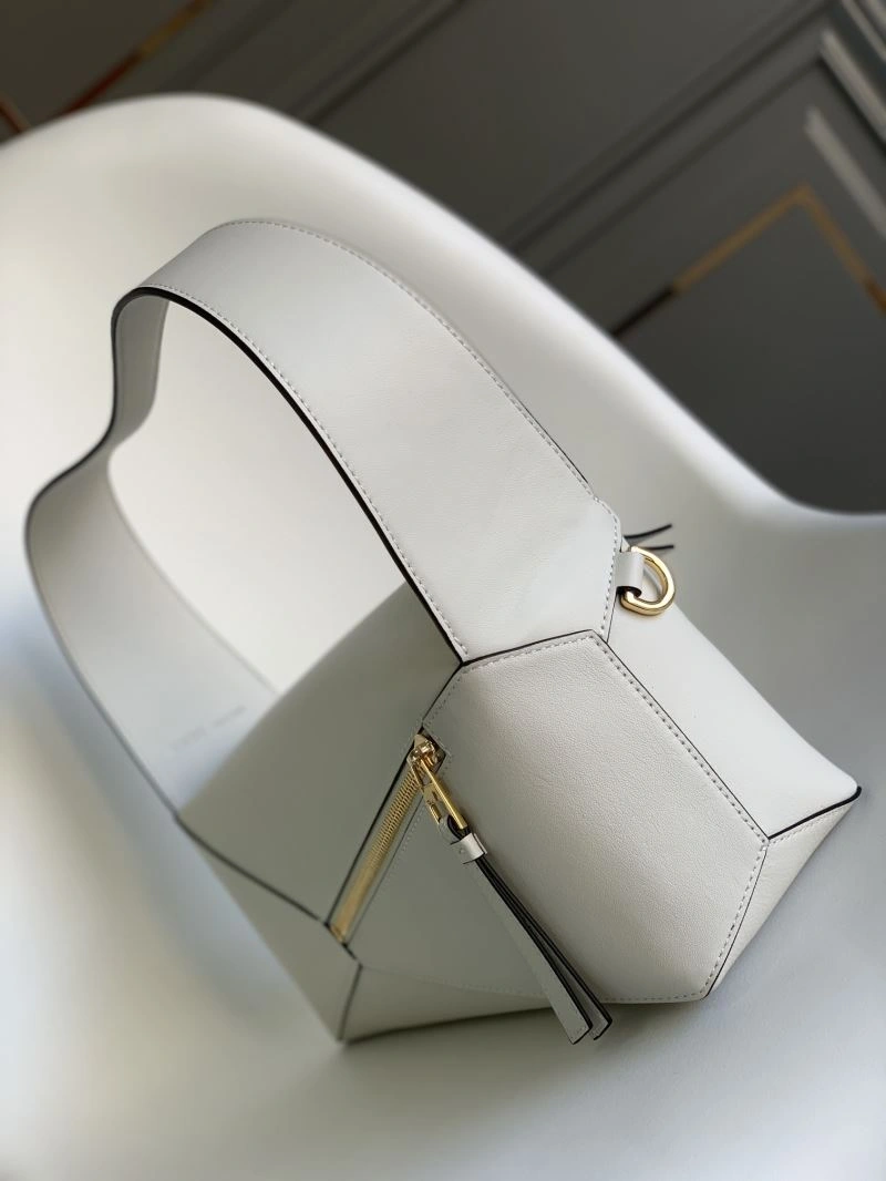 Indistinguishable Loewe Puzzle Bags
