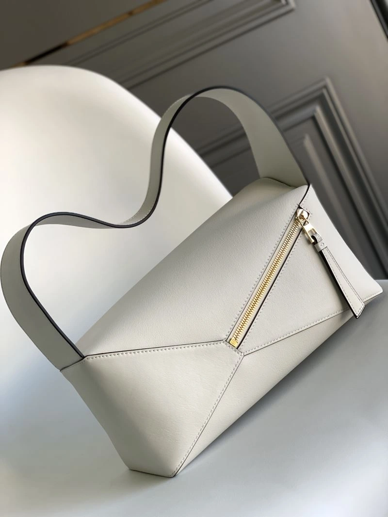 Indistinguishable Loewe Puzzle Bags