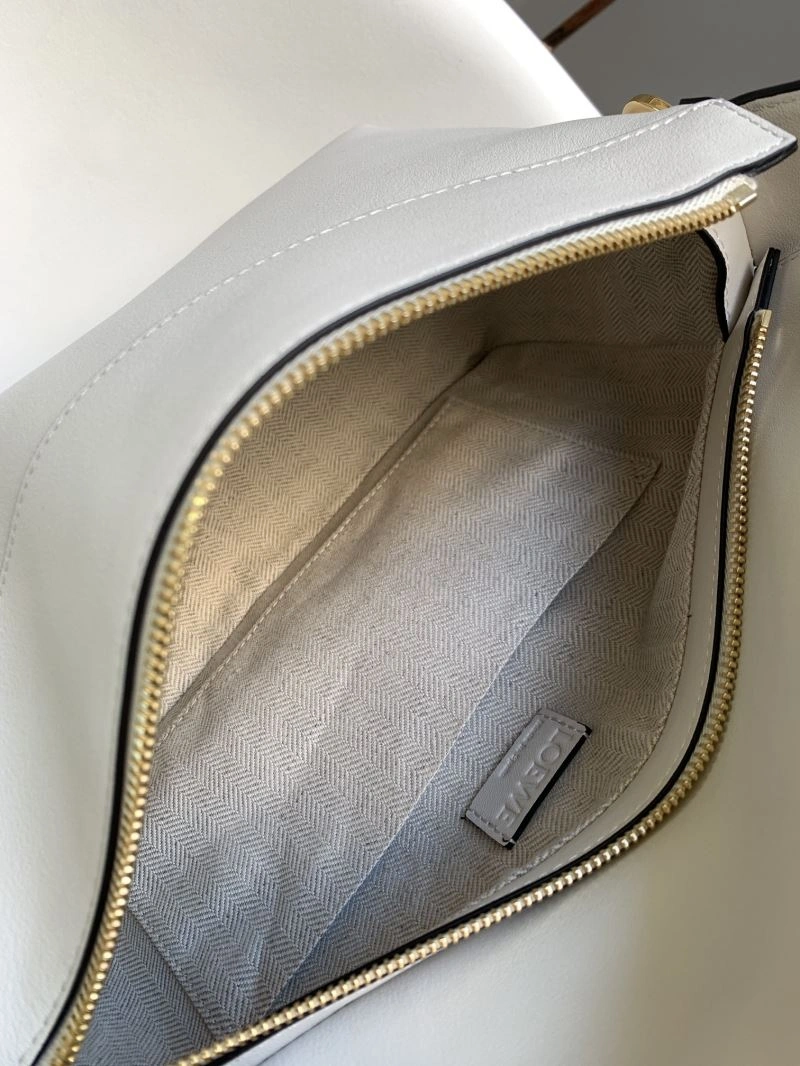 Indistinguishable Loewe Puzzle Bags