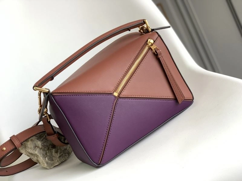 Indistinguishable Loewe Puzzle Bags