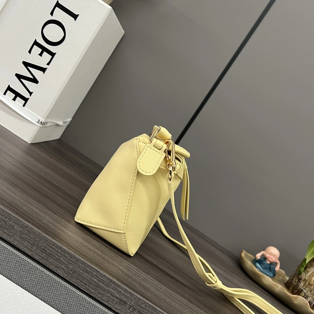 Accurate model Loewe Puzzle Bags
