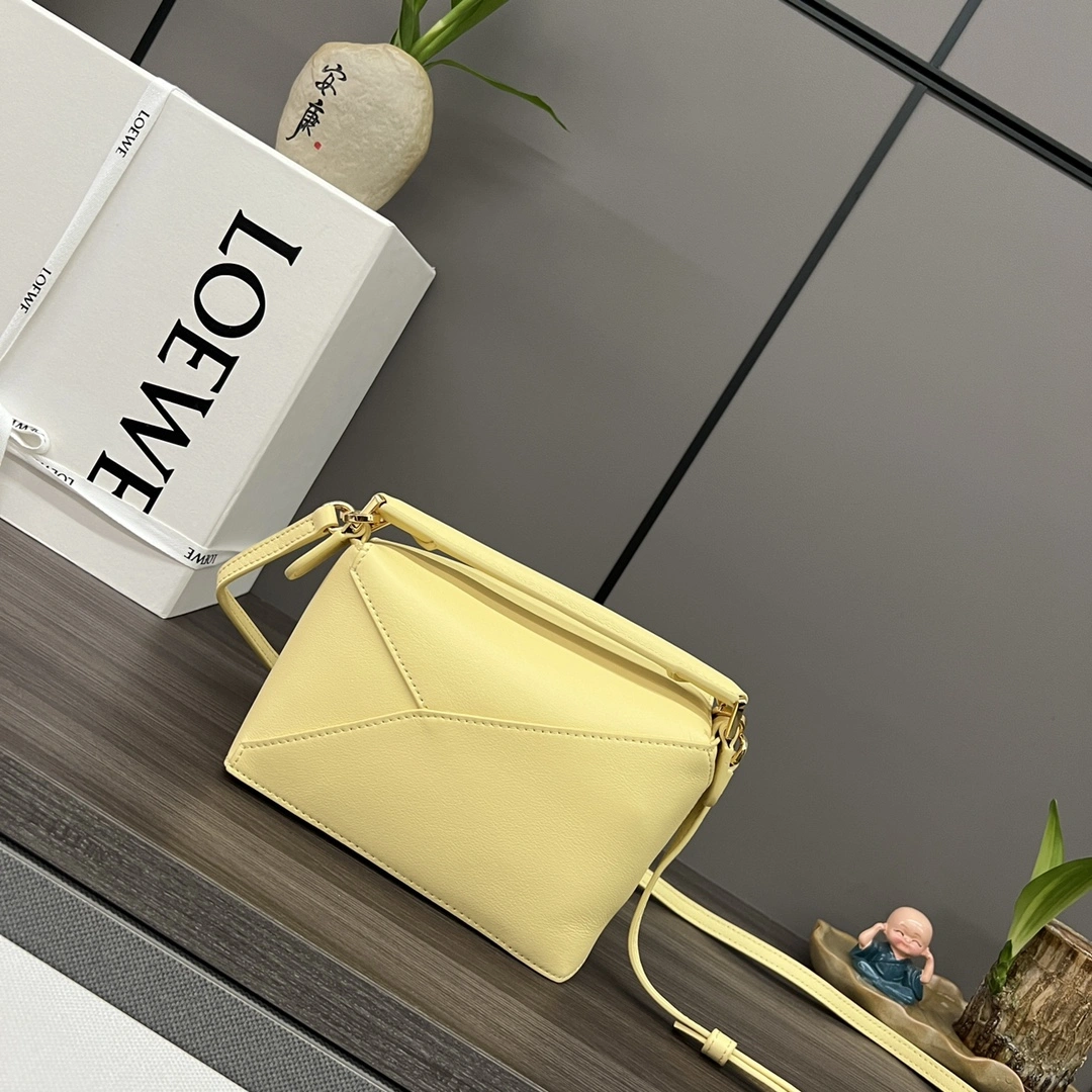 Accurate model Loewe Puzzle Bags