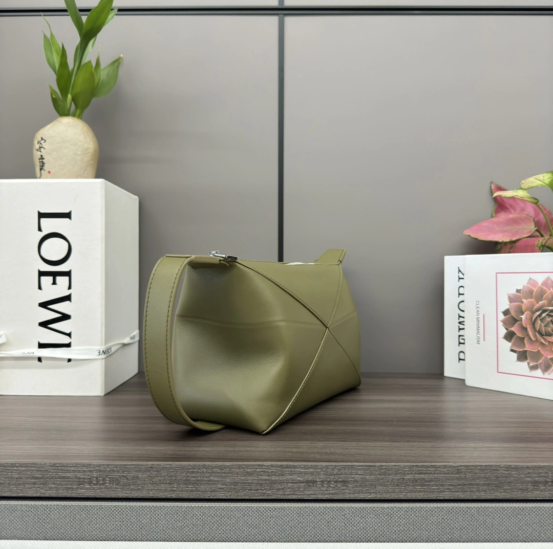 High fidelity Loewe Puzzle Bags