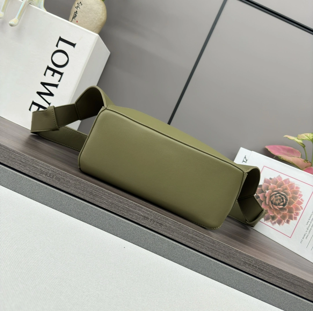 Top match Loewe Puzzle Bags