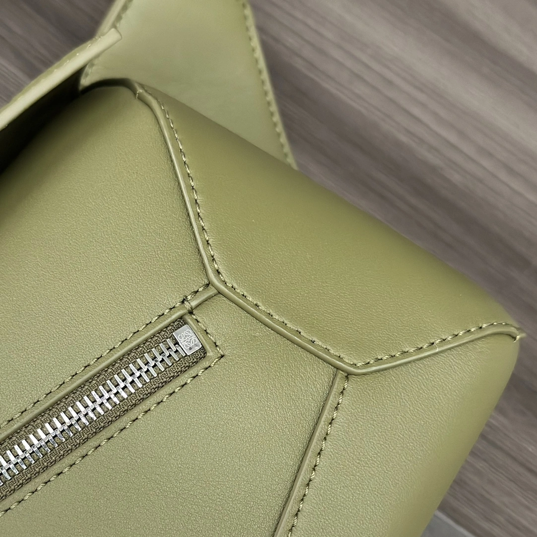 Top match Loewe Puzzle Bags