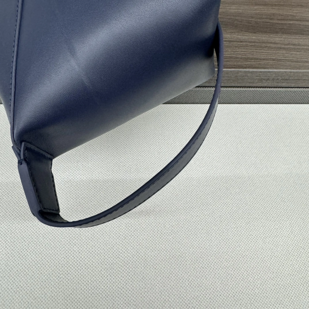 High fidelity Loewe Puzzle Bags