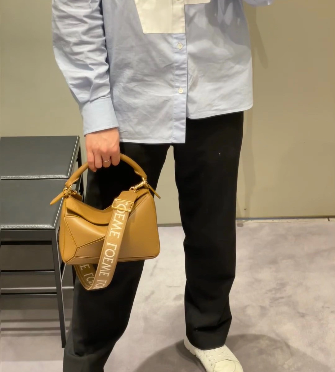 Indistinguishable Loewe Puzzle Bags
