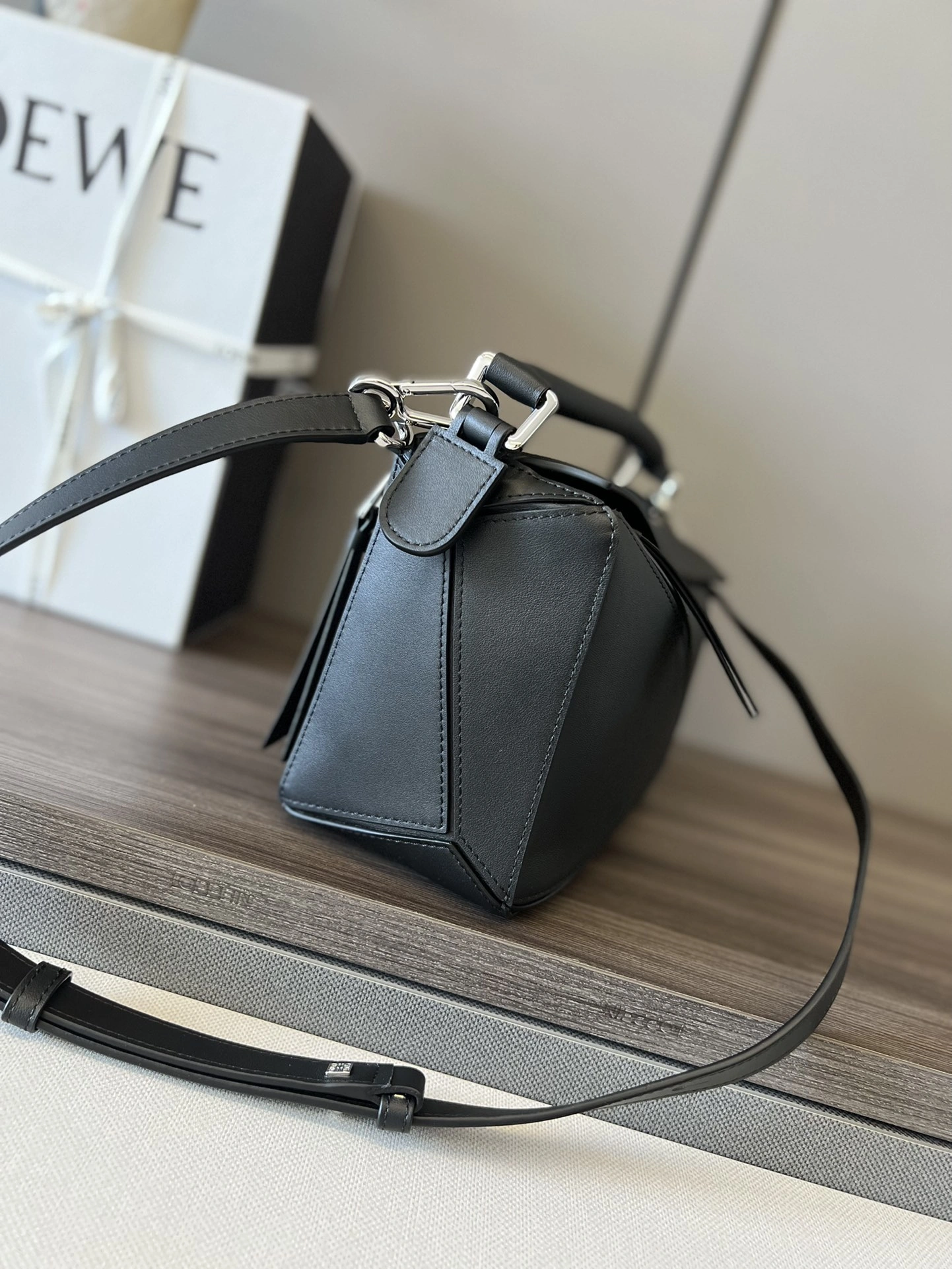 Low-cost Loewe Puzzle Bags