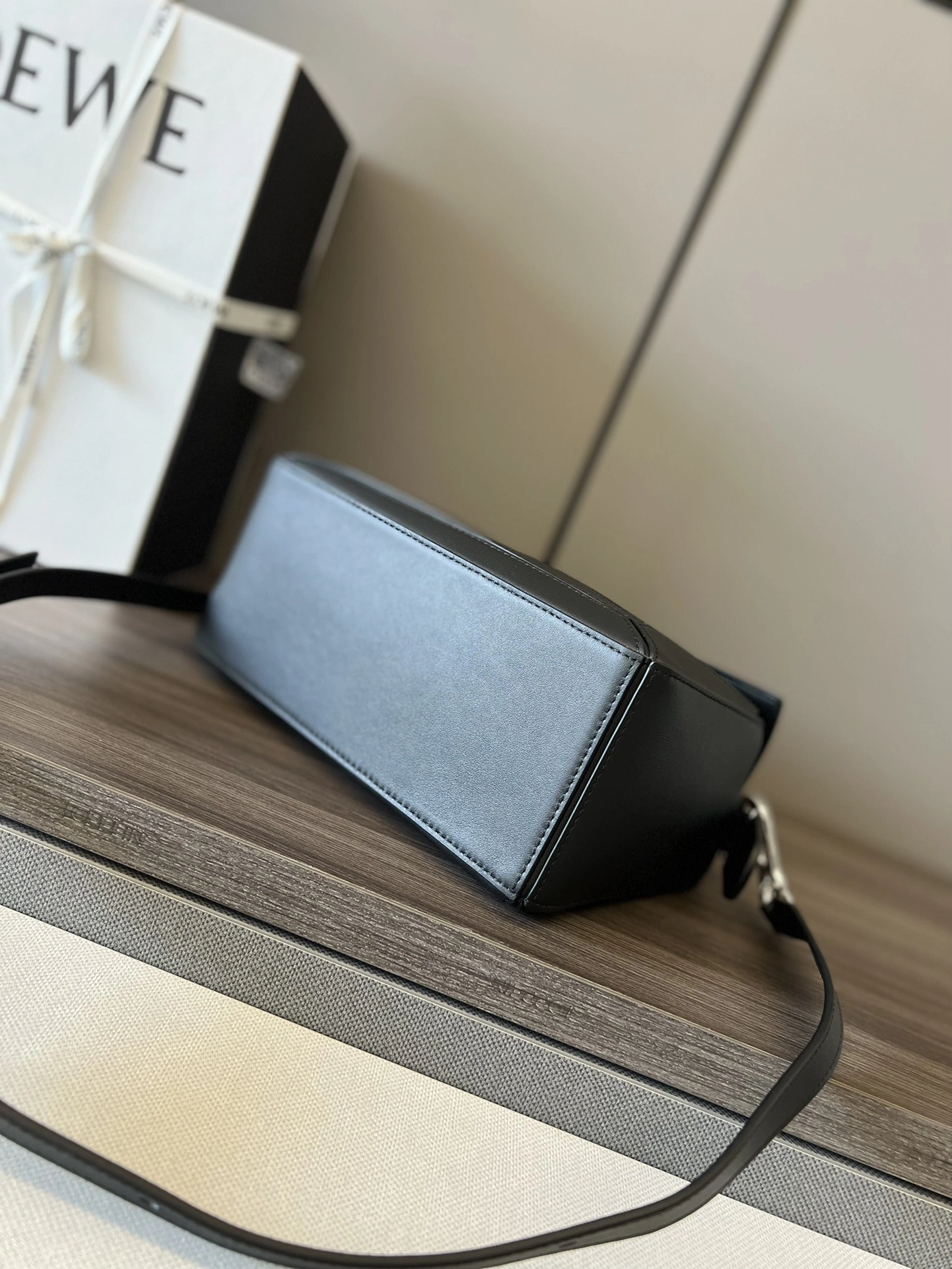 Low-cost Loewe Puzzle Bags