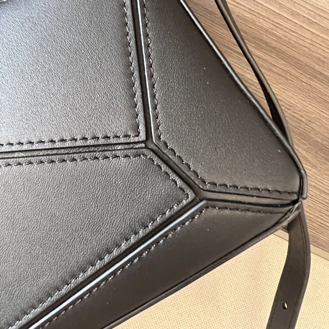 Low-cost Loewe Puzzle Bags
