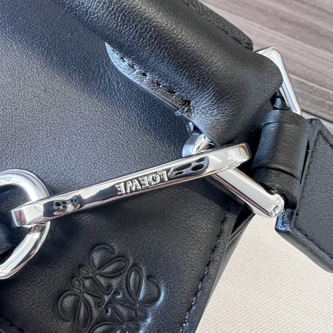 Low-cost Loewe Puzzle Bags