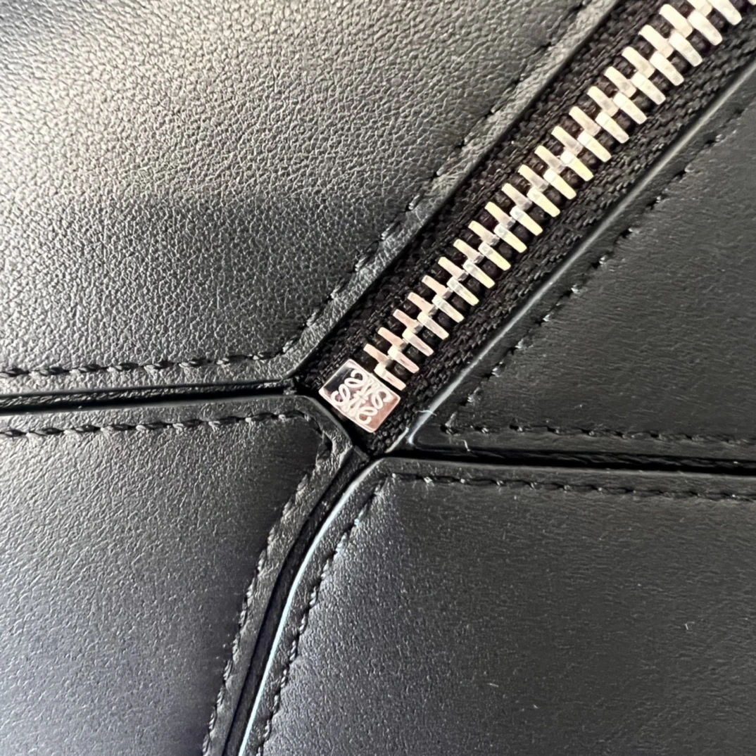 Low-cost Loewe Puzzle Bags