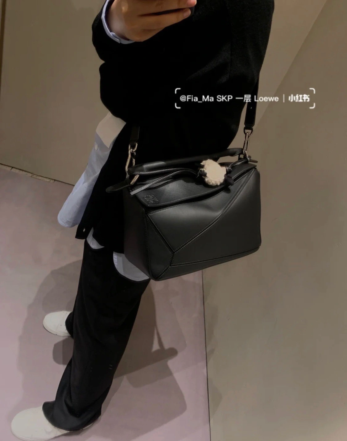 Low-cost Loewe Puzzle Bags