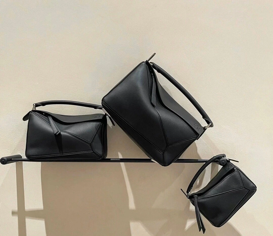 Low-cost Loewe Puzzle Bags