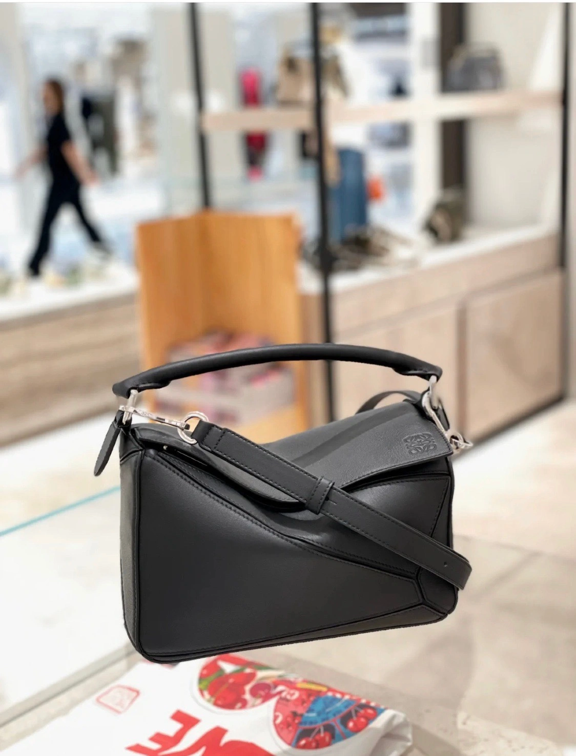 Low-cost Loewe Puzzle Bags