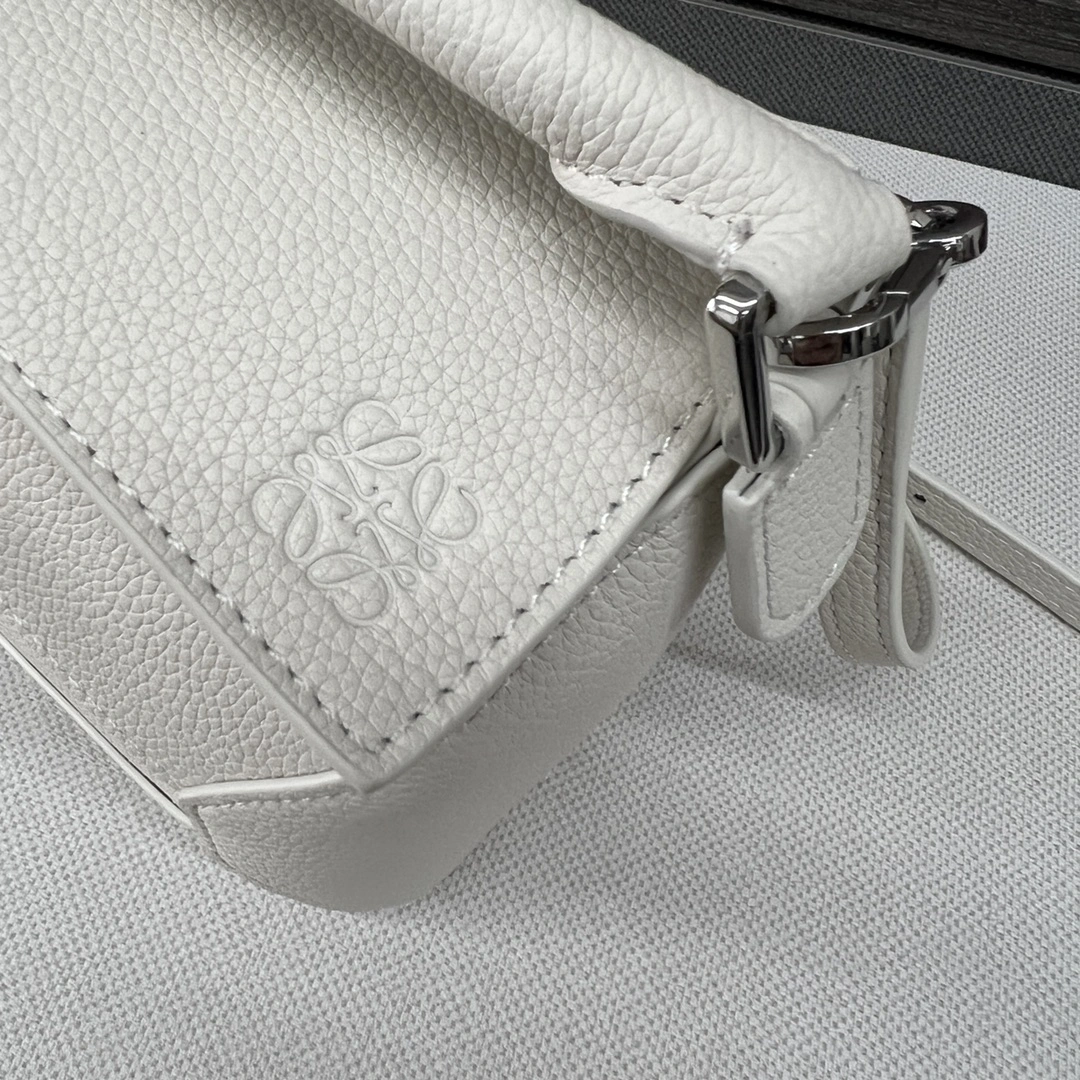Inexpensive Loewe Puzzle Bags