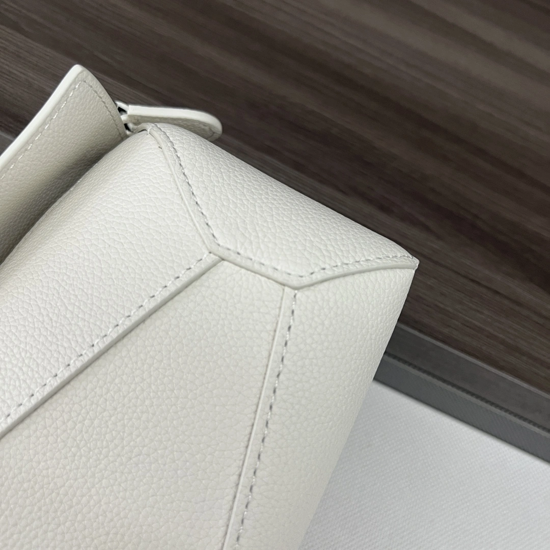 Inexpensive Loewe Puzzle Bags