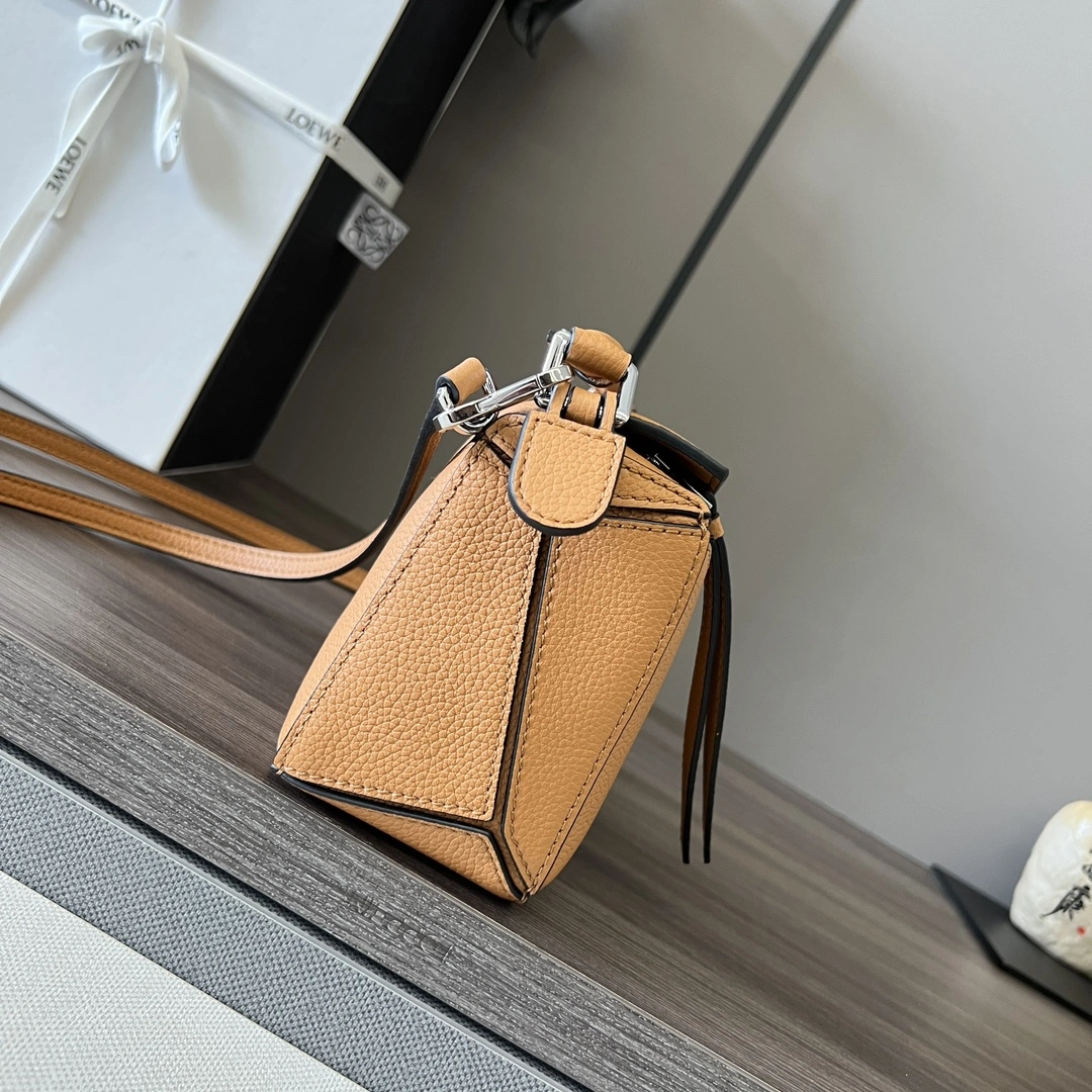 Top match Loewe Puzzle Bags