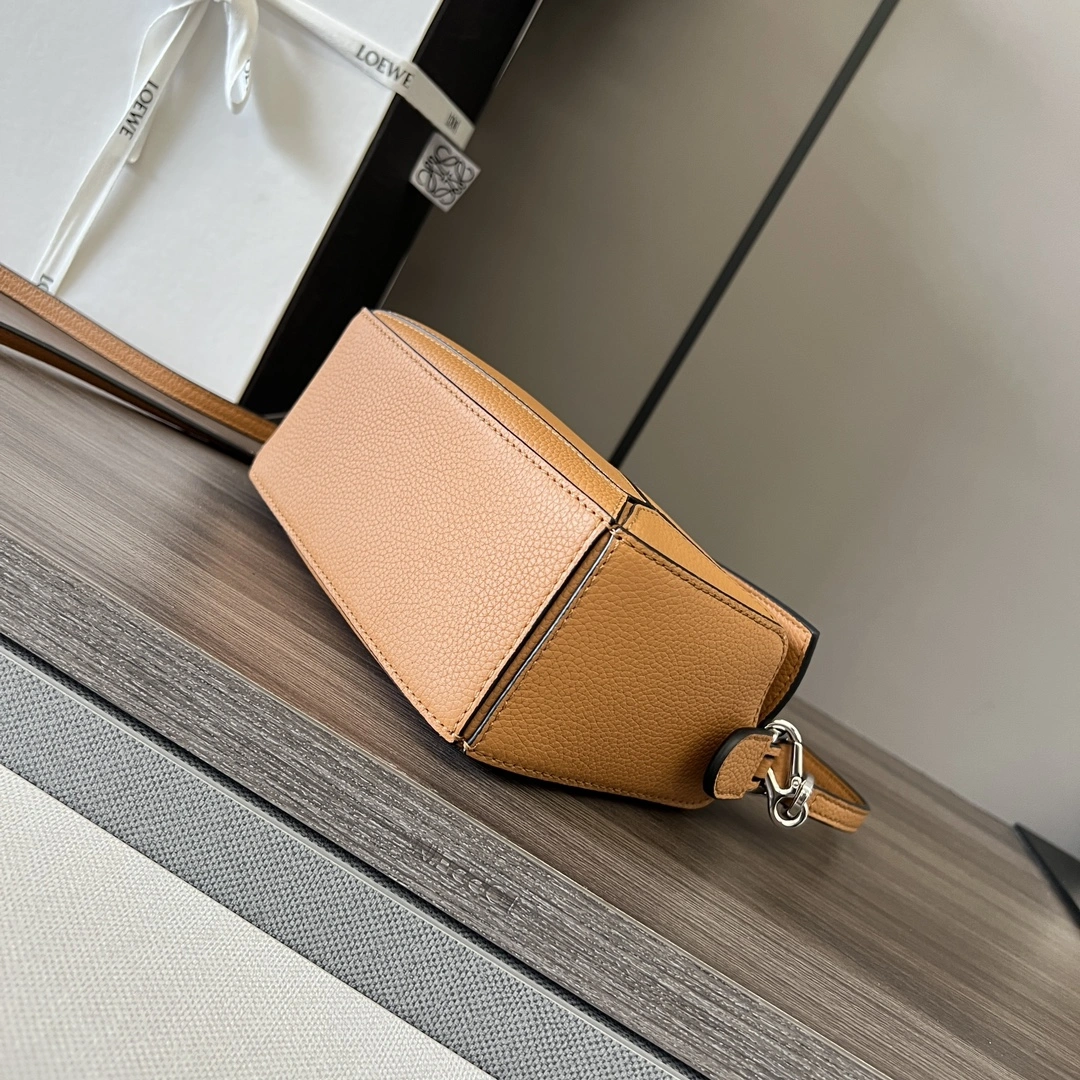 Top match Loewe Puzzle Bags