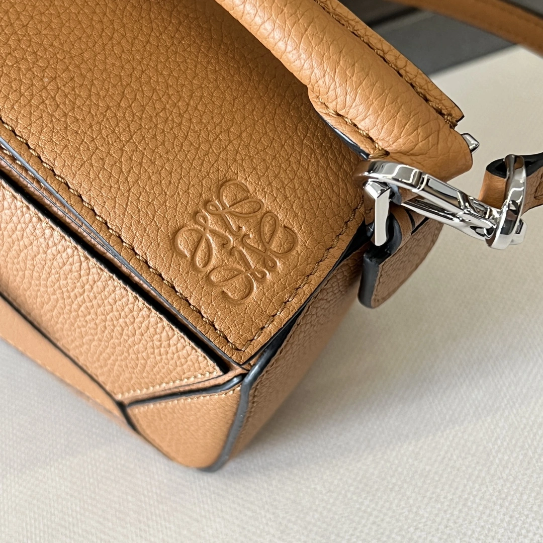 Top match Loewe Puzzle Bags