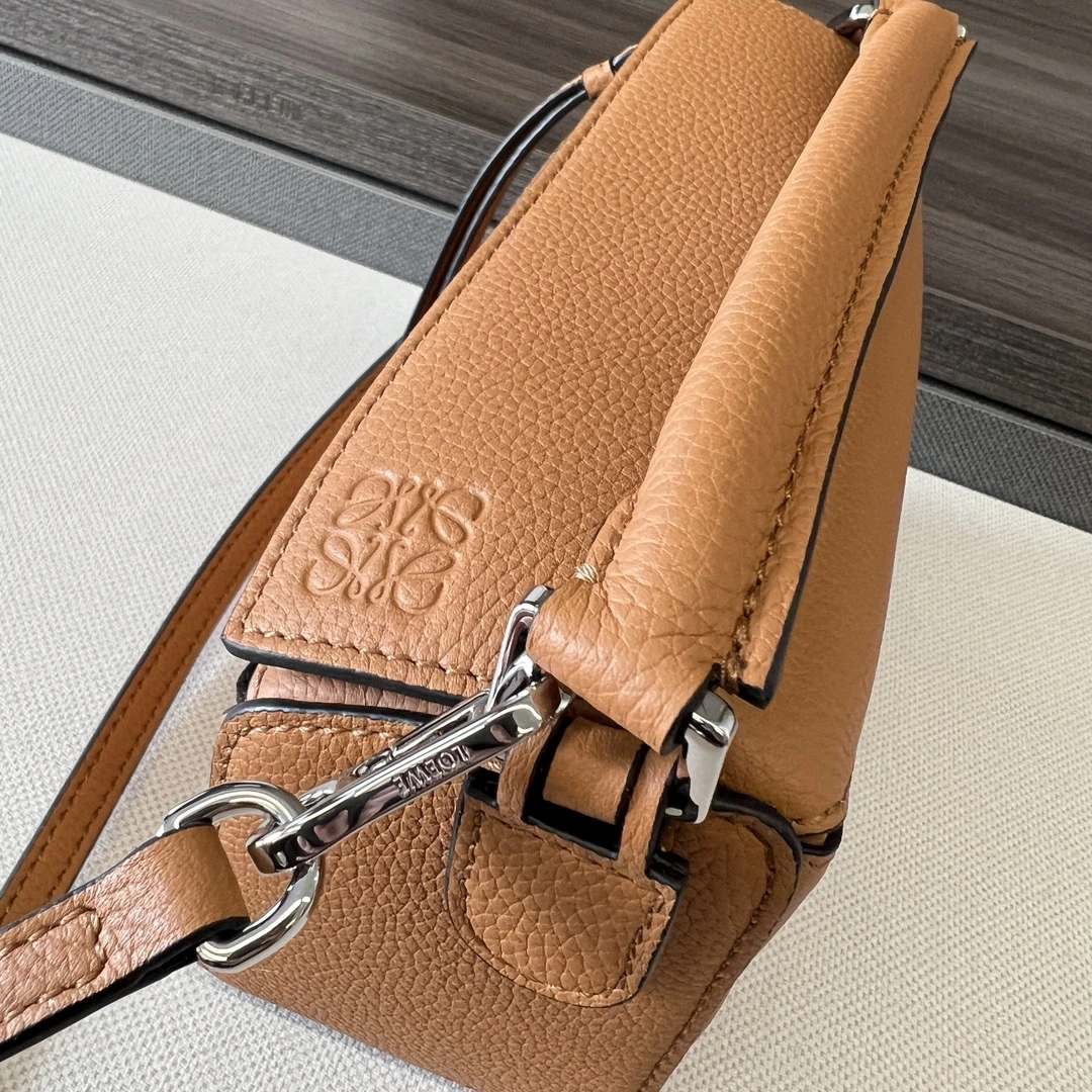 Top match Loewe Puzzle Bags