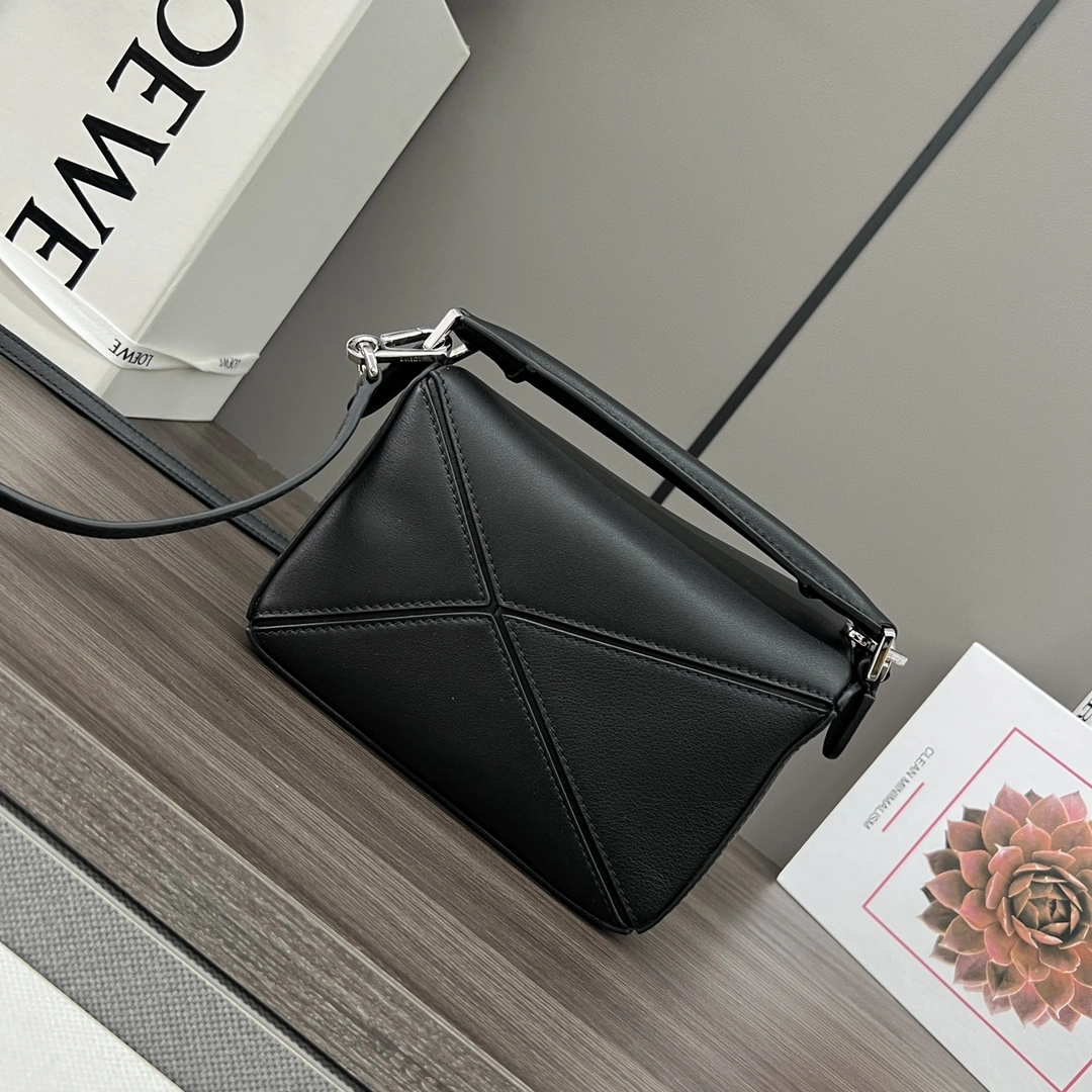 Low-cost Loewe Puzzle Bags