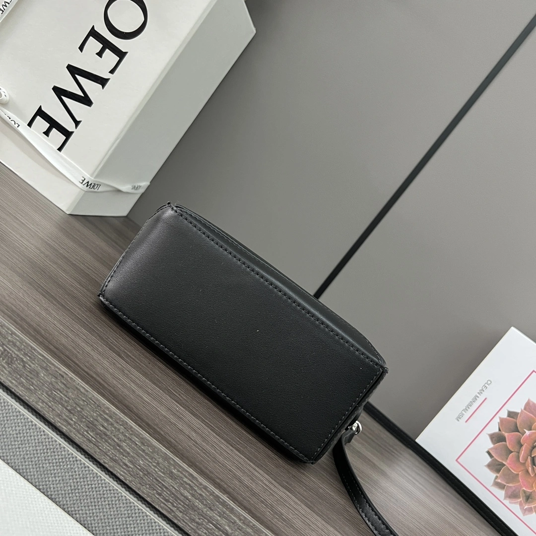Low-cost Loewe Puzzle Bags