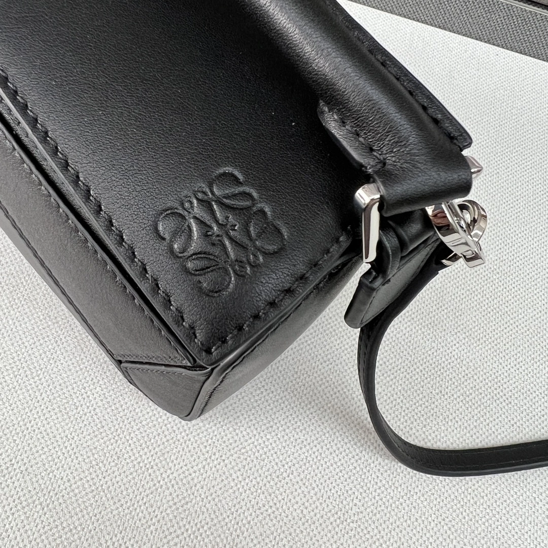Low-cost Loewe Puzzle Bags