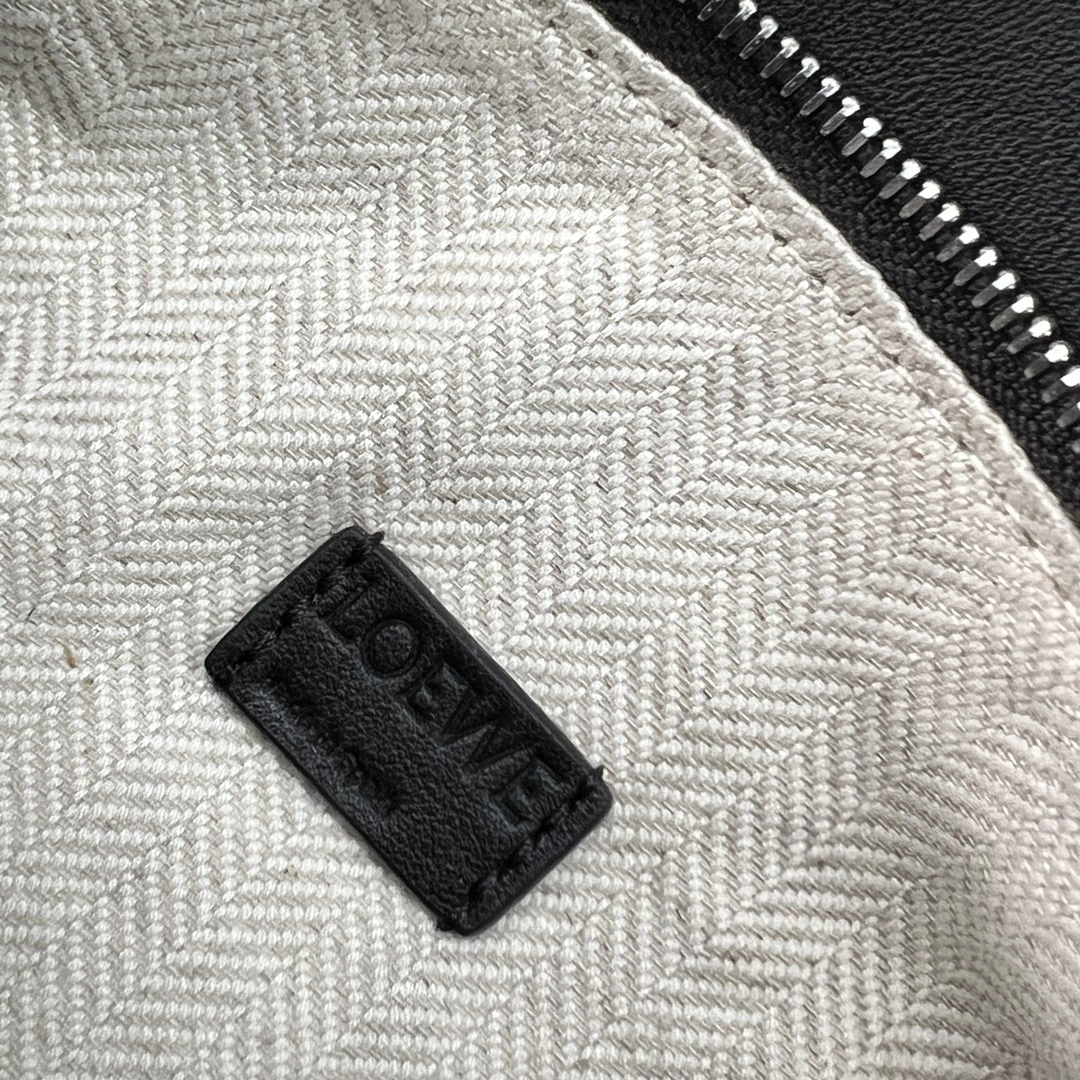 Low-cost Loewe Puzzle Bags