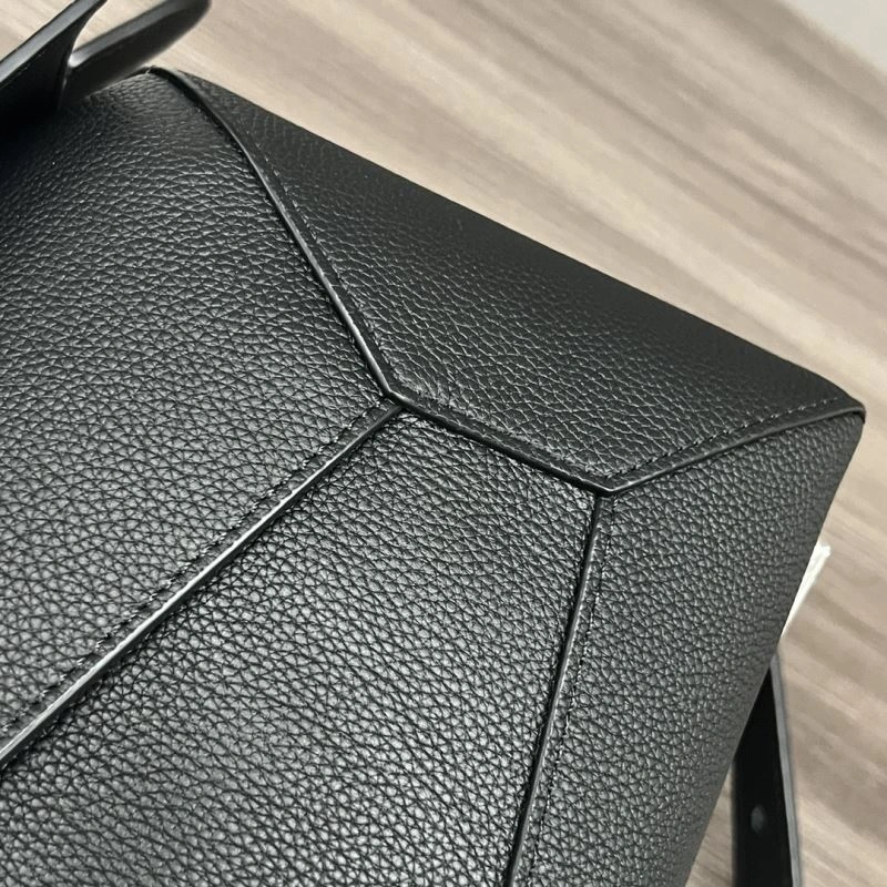 Low-cost Loewe Puzzle Bags