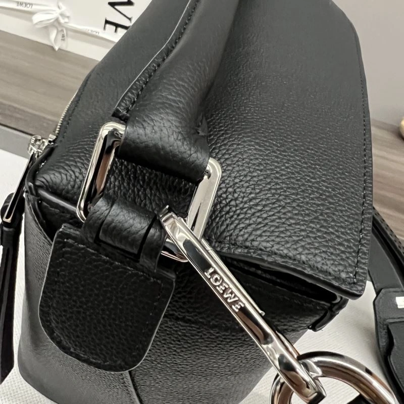 Low-cost Loewe Puzzle Bags