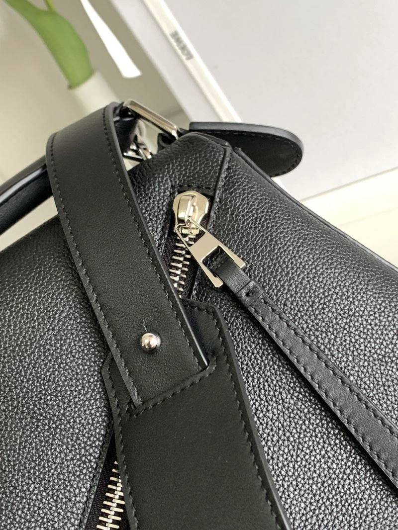 Indistinguishable Loewe Puzzle Bags