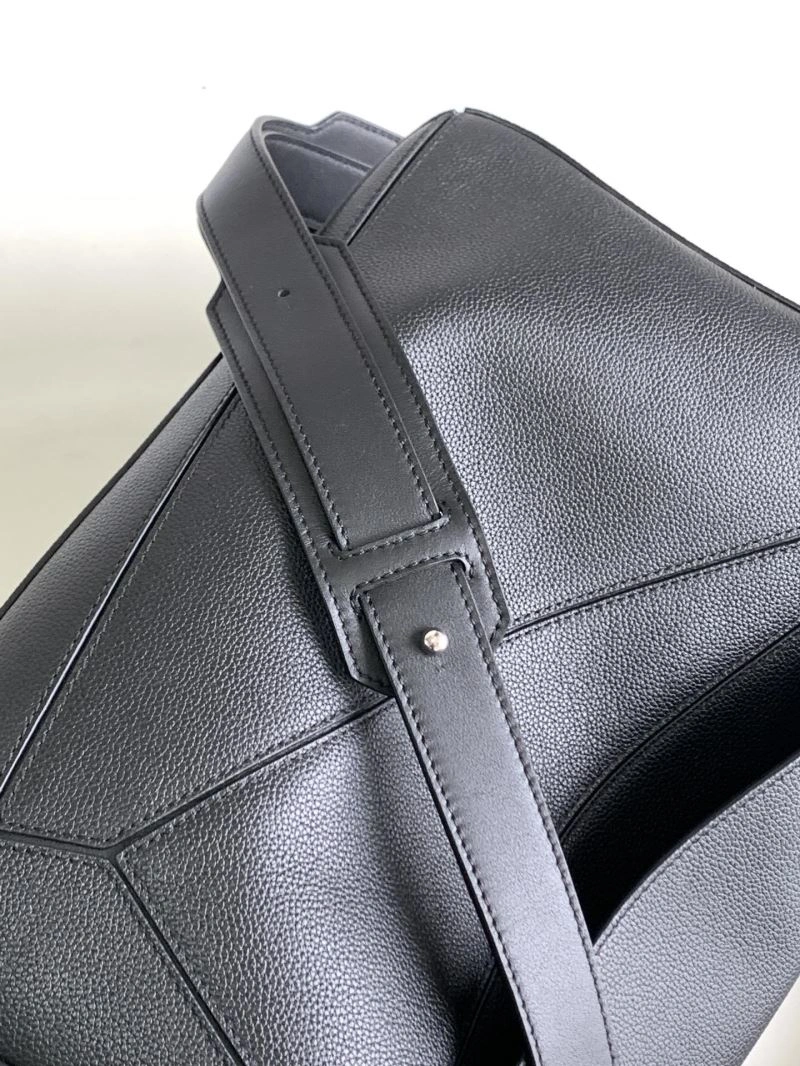 Indistinguishable Loewe Puzzle Bags