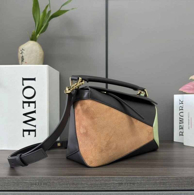 Low-cost Loewe Puzzle Bags