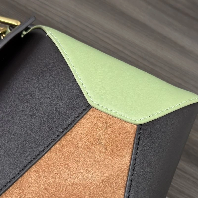 Low-cost Loewe Puzzle Bags