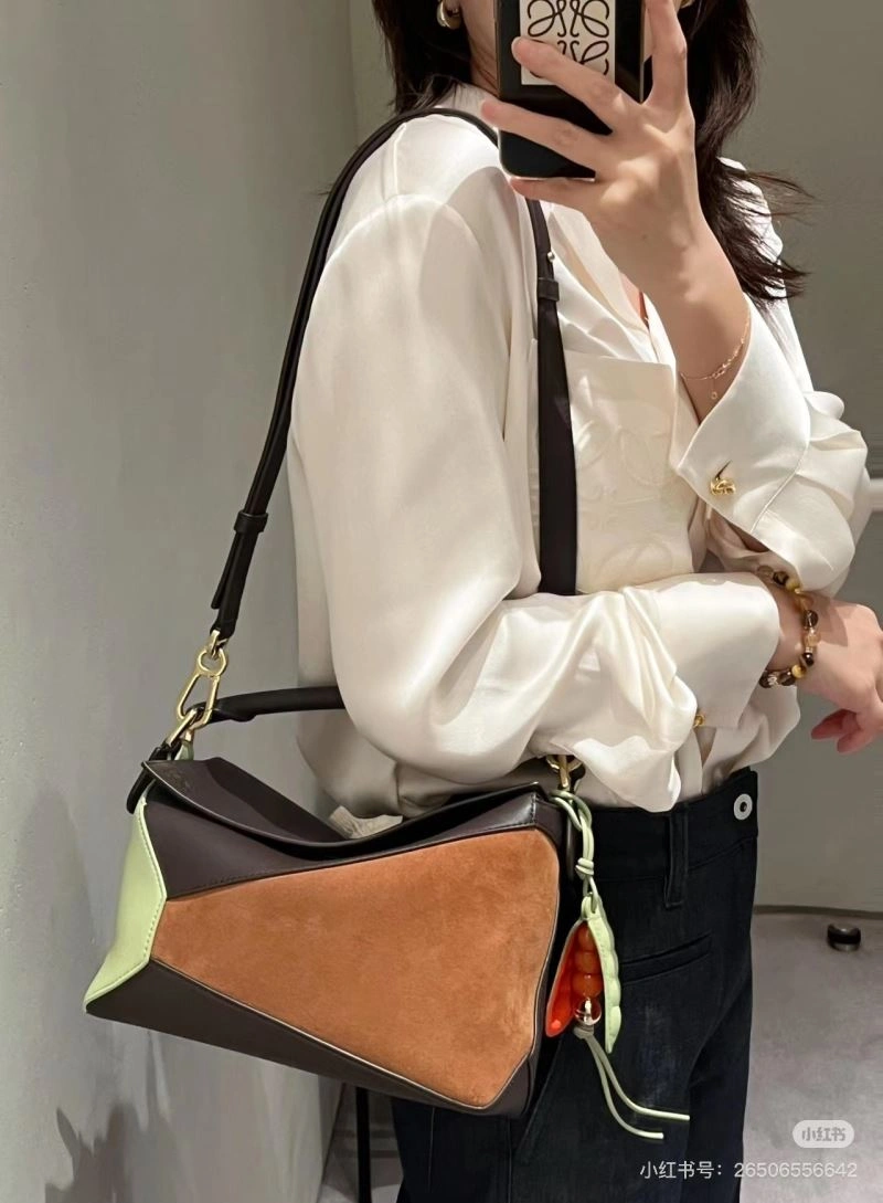Low-cost Loewe Puzzle Bags