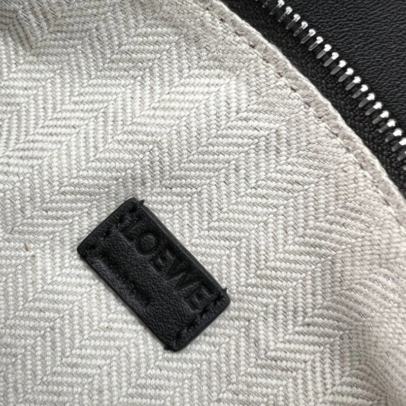 Indistinguishable Loewe Puzzle Bags