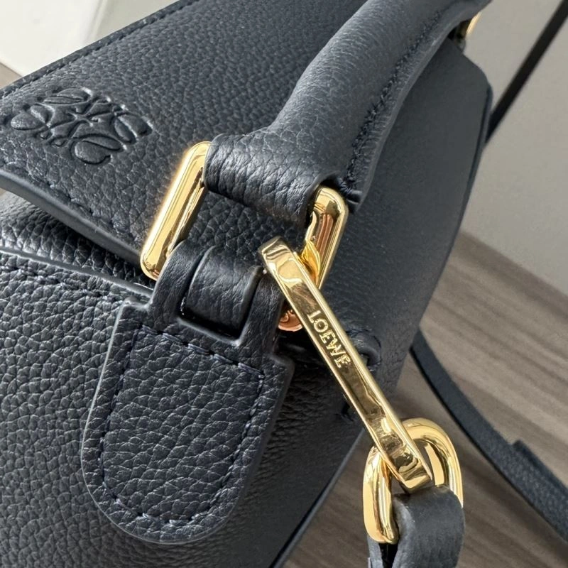 Indistinguishable Loewe Puzzle Bags