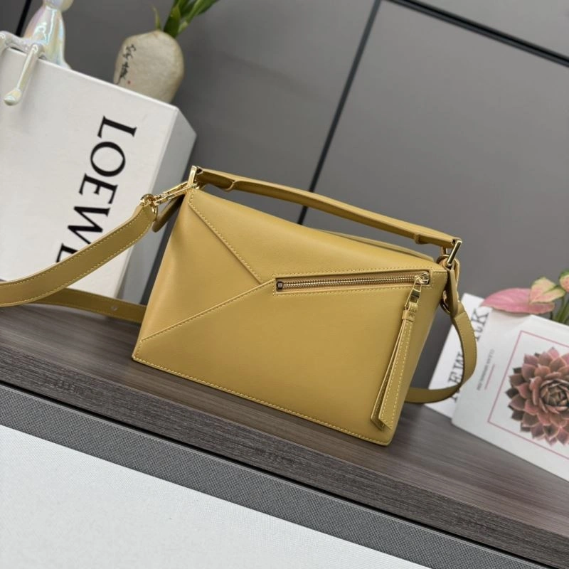 Indistinguishable Loewe Puzzle Bags