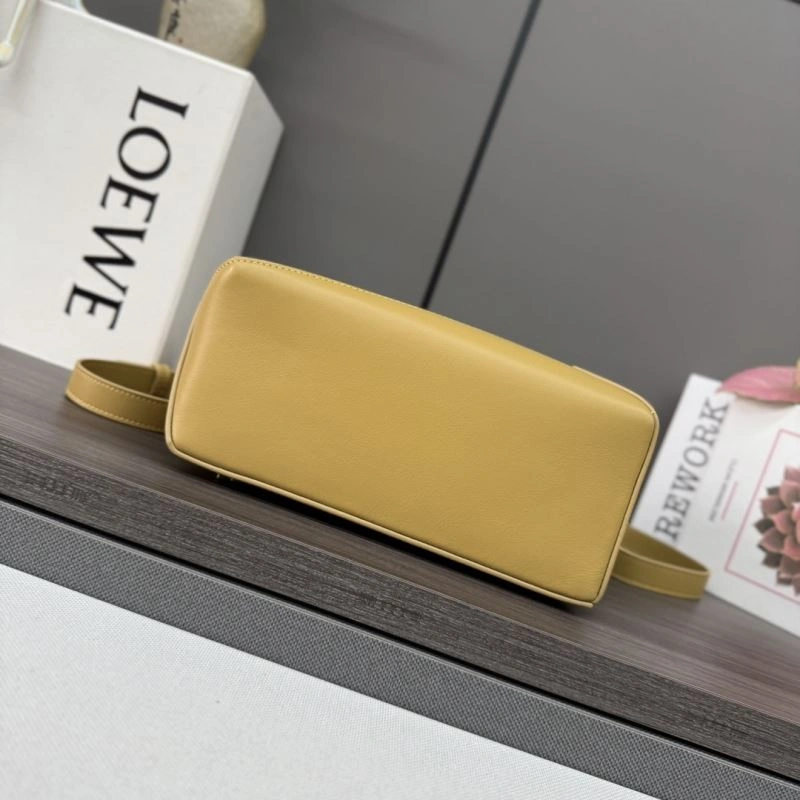 Indistinguishable Loewe Puzzle Bags