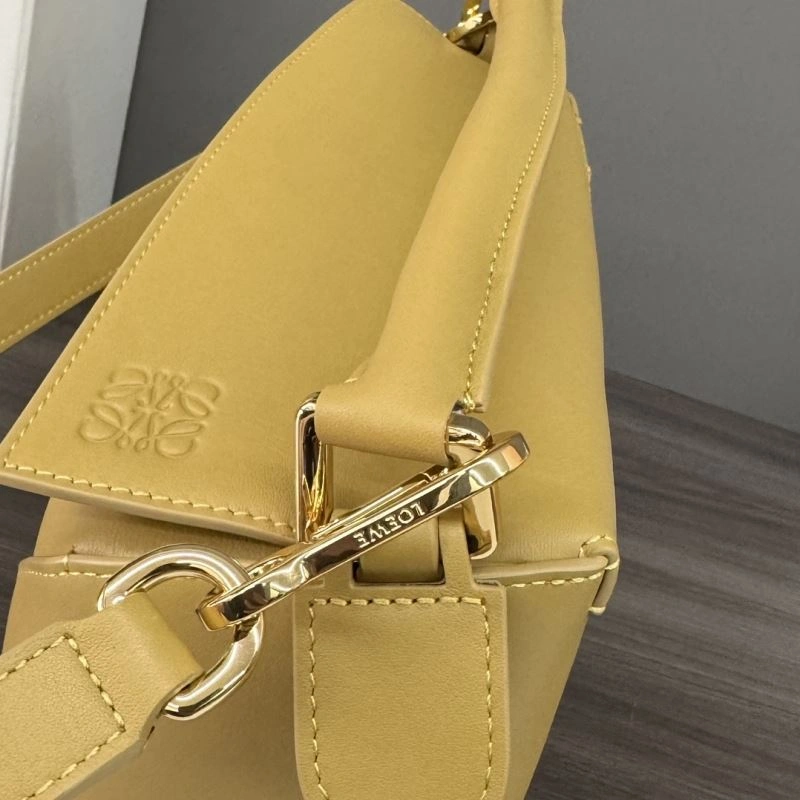 Indistinguishable Loewe Puzzle Bags